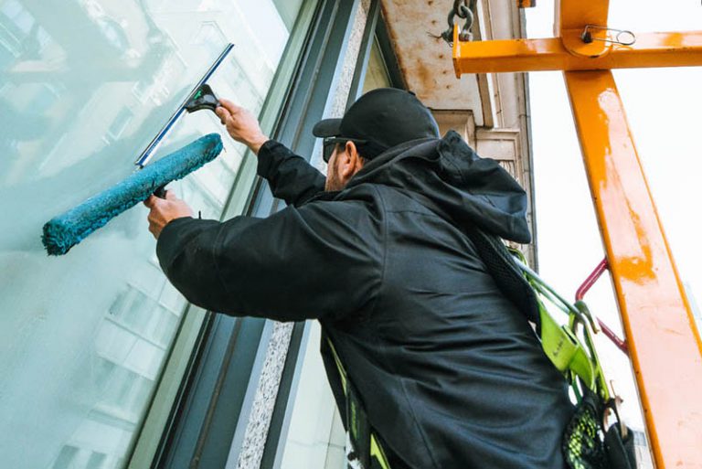 LAVAGE DE VITRES EN HAUTEUR - MMI